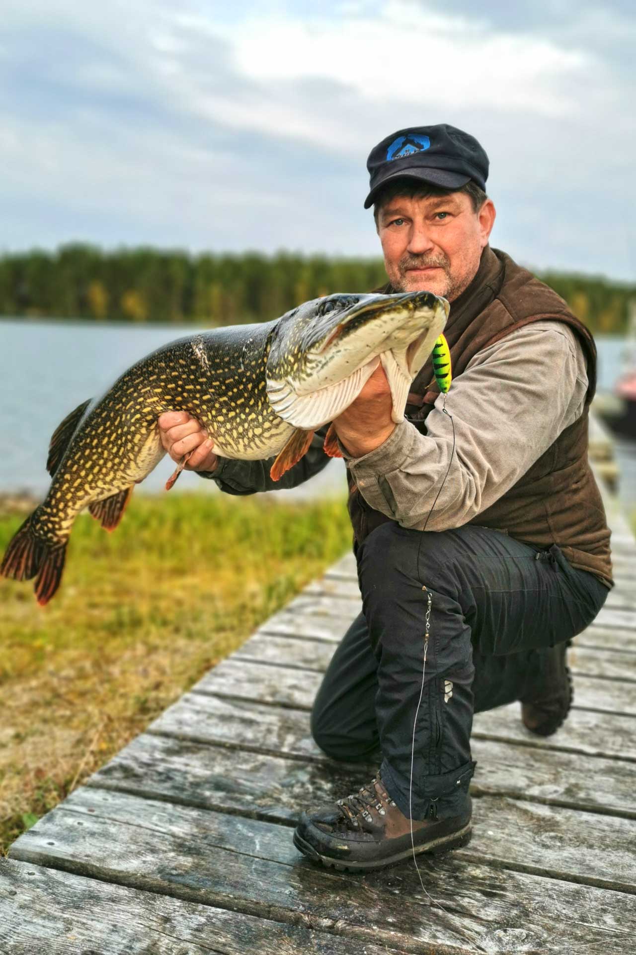 Fishing for Giant Pike at a Wilderness Lake - Ollilan Lomamajat, Kuusamo